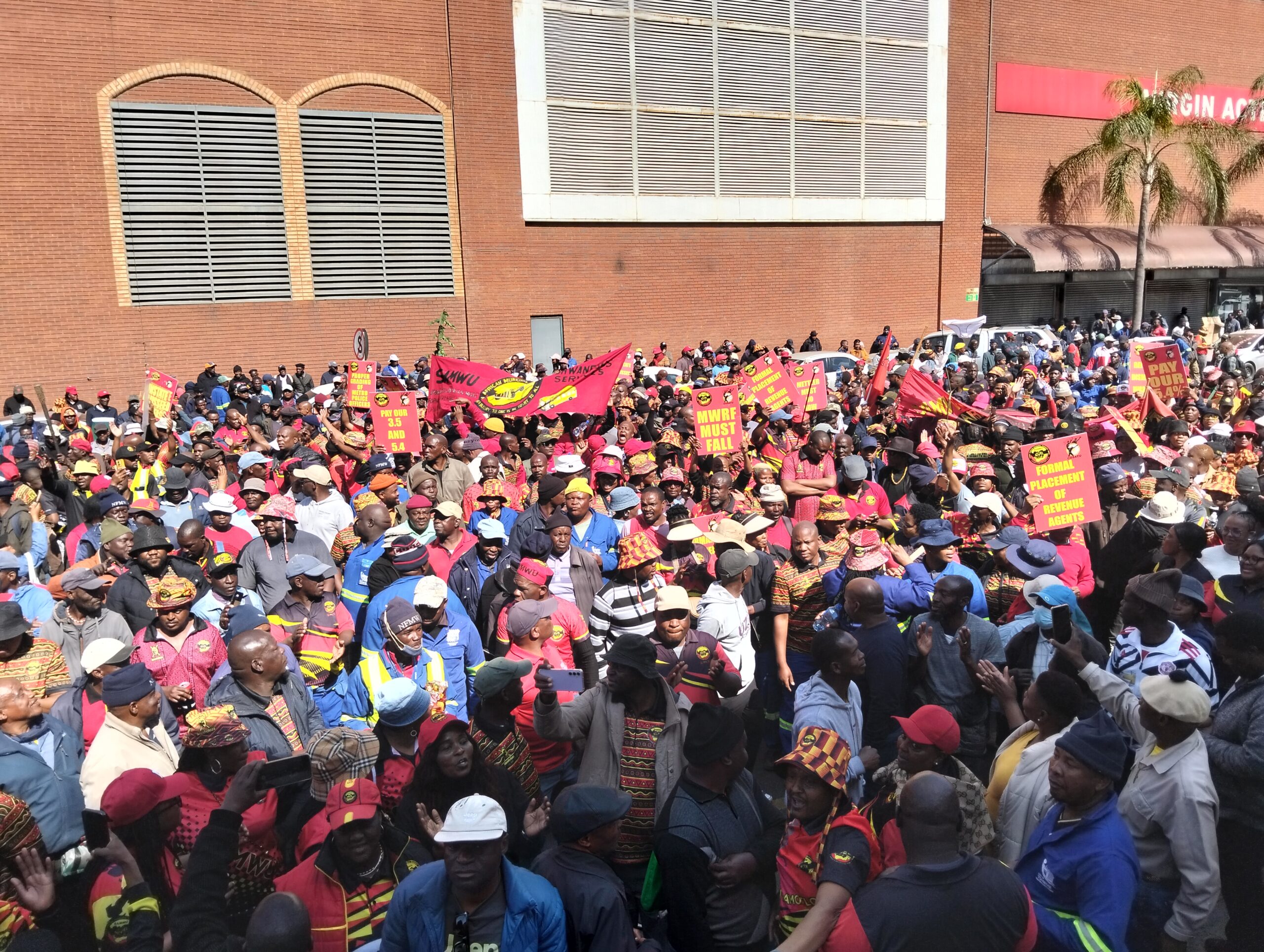 DEPUTY MAYOR MODISE PROMISES TO PAY 3,5 % SALARY INCREASES AS SAMWU ...